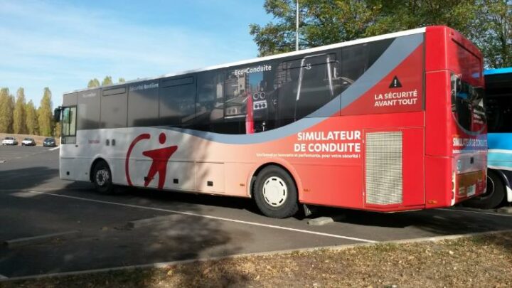 Découvrez le métier de conducteur avec le simulateur de conduite TRANSDEV - Transdev Rhône-Alpes ...